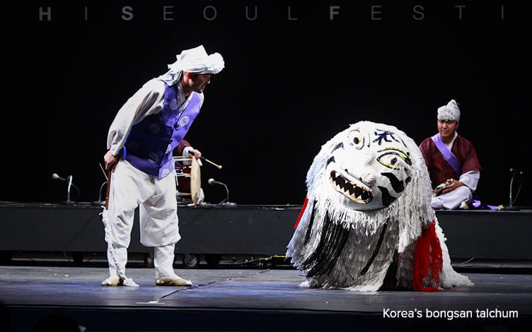 Ritual magic: masks and costumes of five spiritual cultures - Esplanade ...